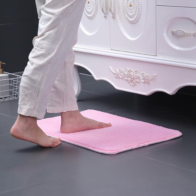 Fluffy absorbent door mat